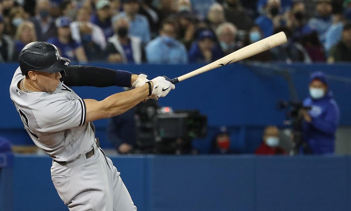 Aaron Judge réussit le home run n°61, égale le record AL de Roger Maris contre les Blue Jays